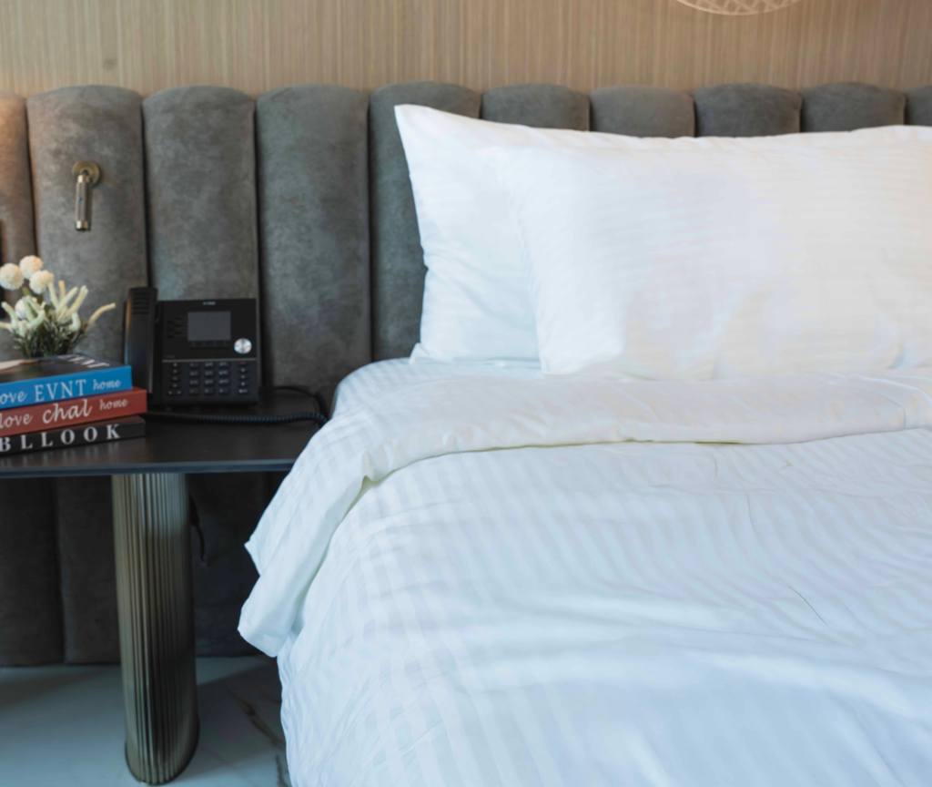 7 pcs Bed linen Set - Single Size - 1cm Strip | Gentelle Hospitality